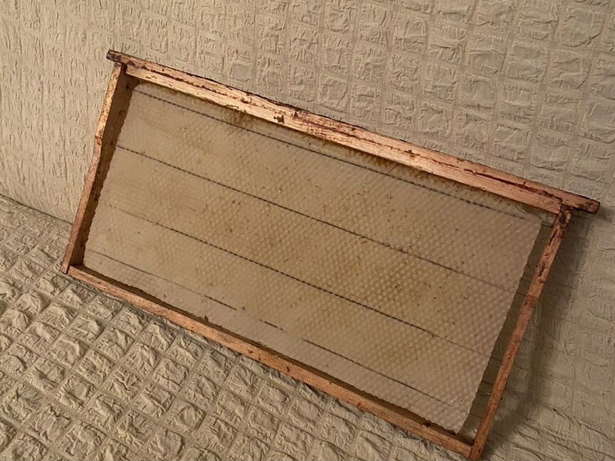 Рутовские рамки с вощиной и сушью