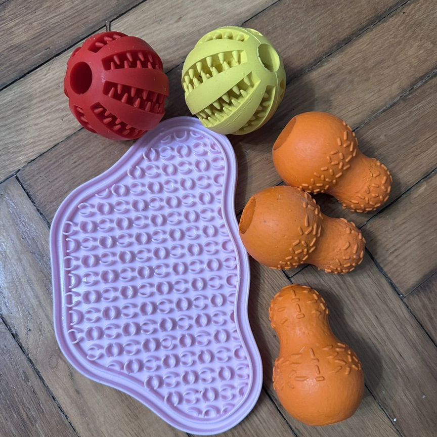 Конги, лизательный коврик, кость