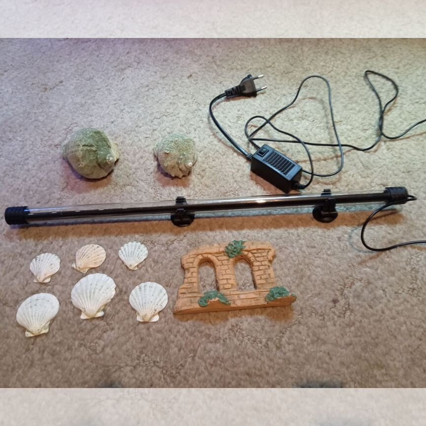 Для аквариума лампа, ракушки, декорация