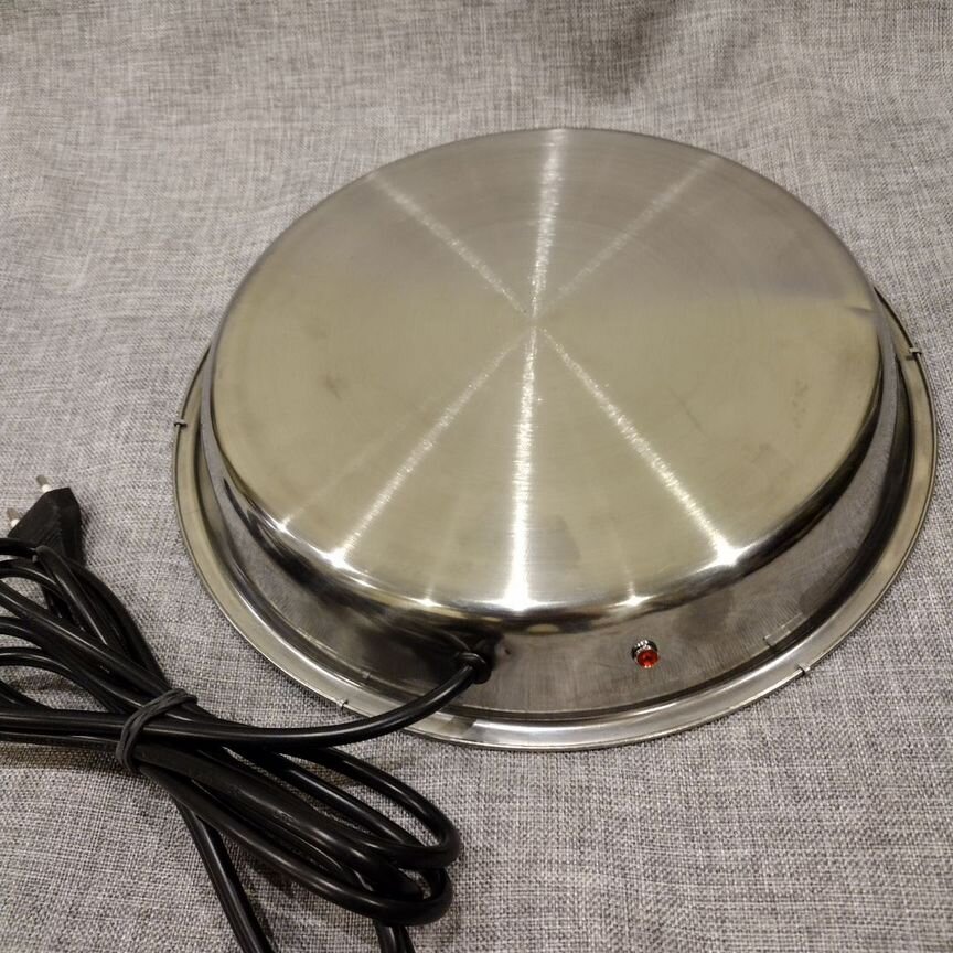 Подставка с подогревом для кормления животных