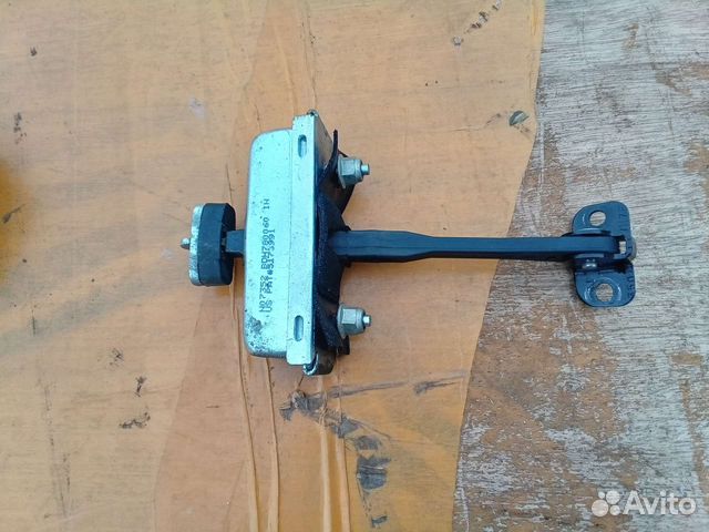 Ограничитель двери Land Rover Discovery 3,4,RRS купить в Москве | Авито