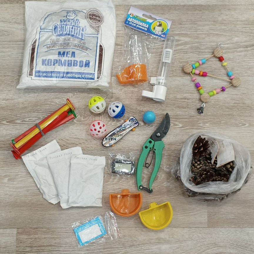 Для попугая пакетом новое