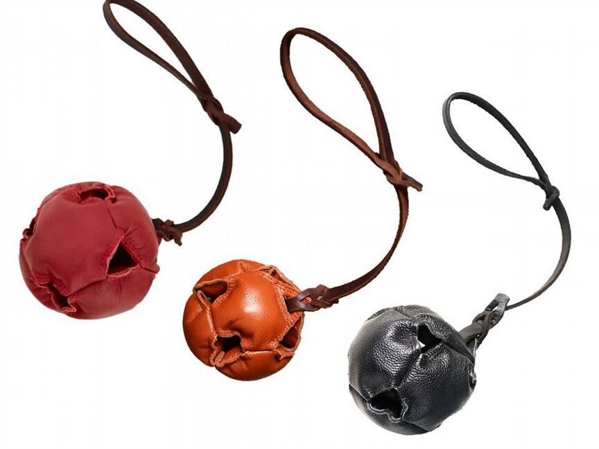 Кожаный мяч для собак с ручкой