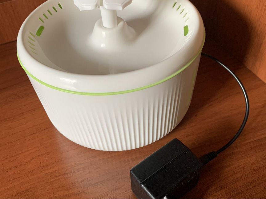 Фонтан питьевой доя кошек