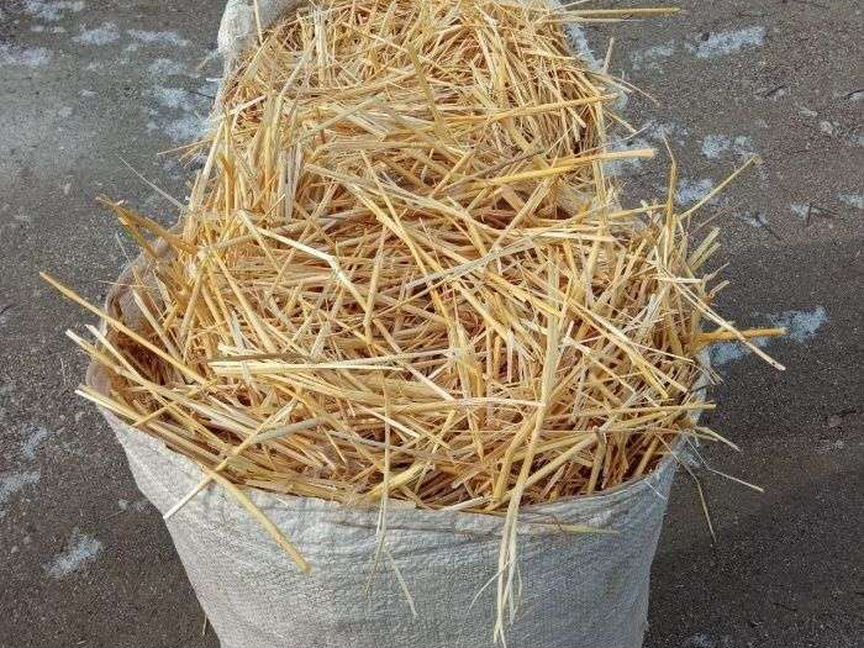 Солома в мешках