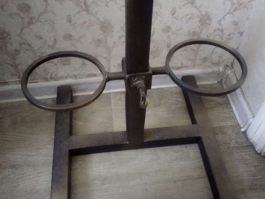 Стойка для мисок