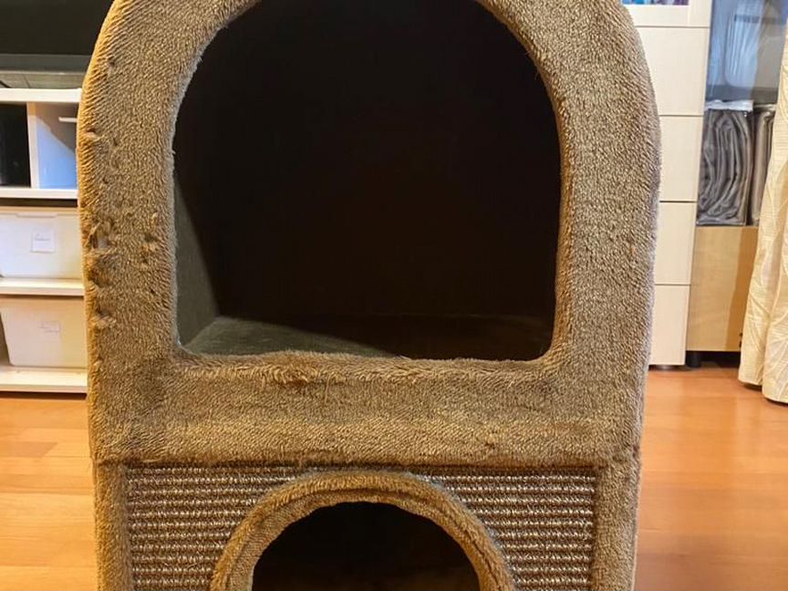 Кошачий домик с когтеточкой