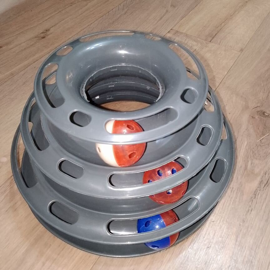 Отдам игрушку для кошек. Трек трехуровневый