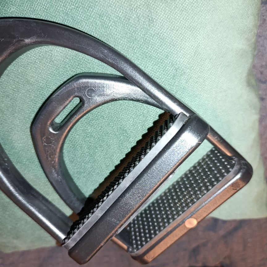 Стремена для лошади