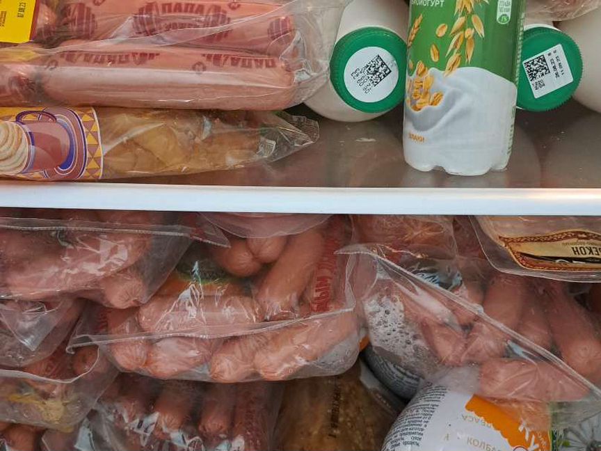 Сосиски колбаса хлеб кефир творог торт