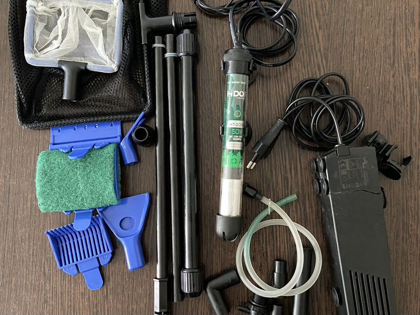 Фильтр для аквариума, корм для петушков