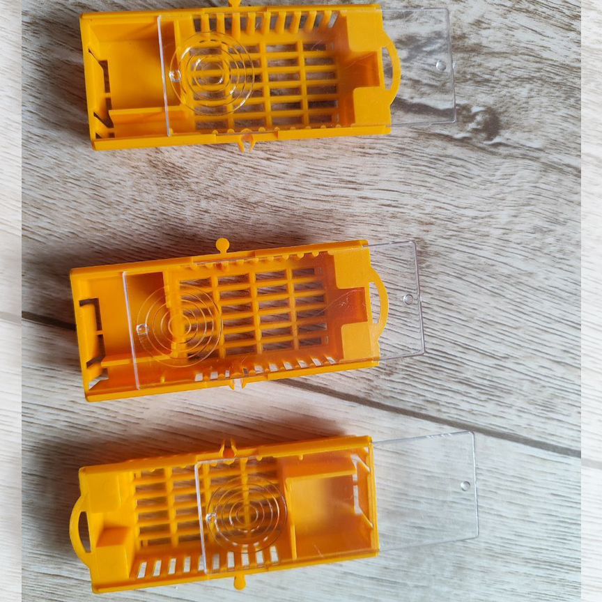 Клеточка для пчеломатки маток