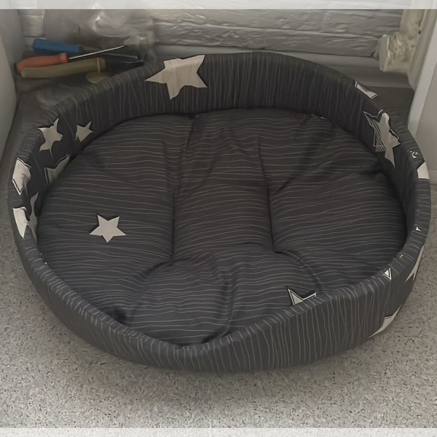 Лежанка для собаки или кошкт