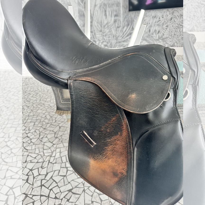 Седло для лошади универсальное Б/у