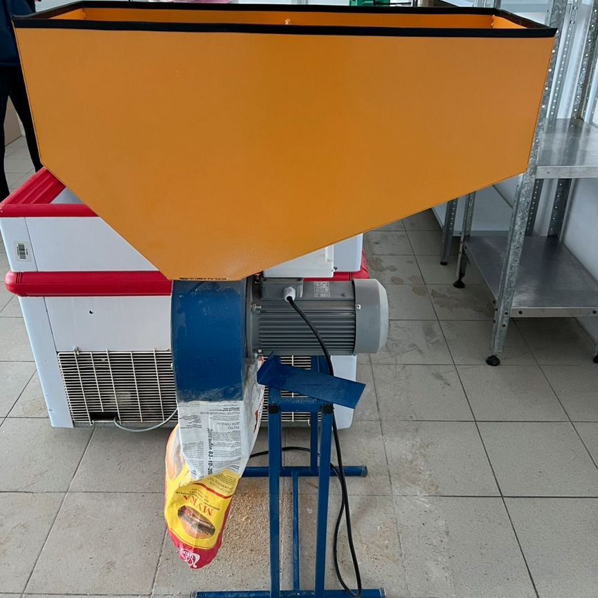 Зернодробилка молотковая