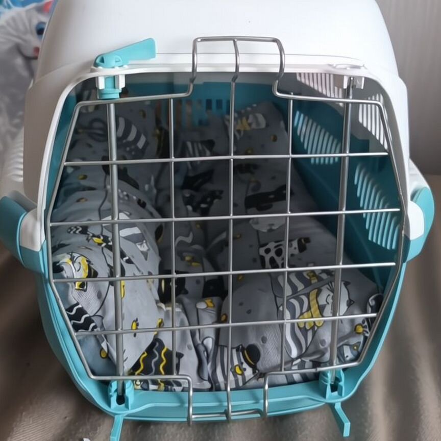 Переноска для кошек и маленьких собак