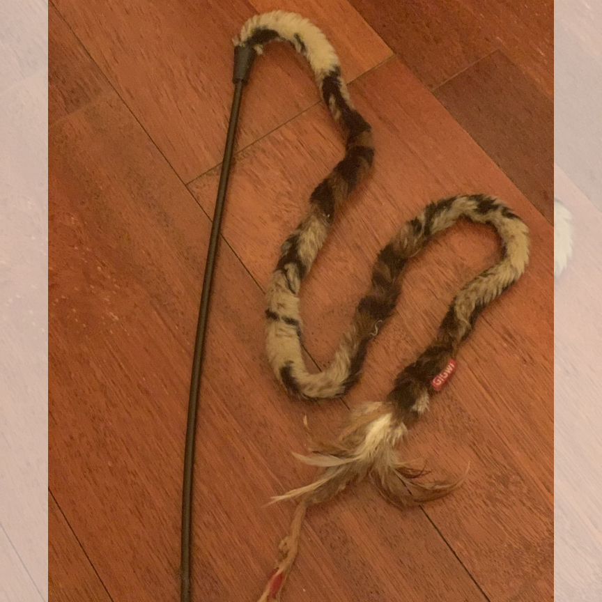 Палочка меховая игральная для животных