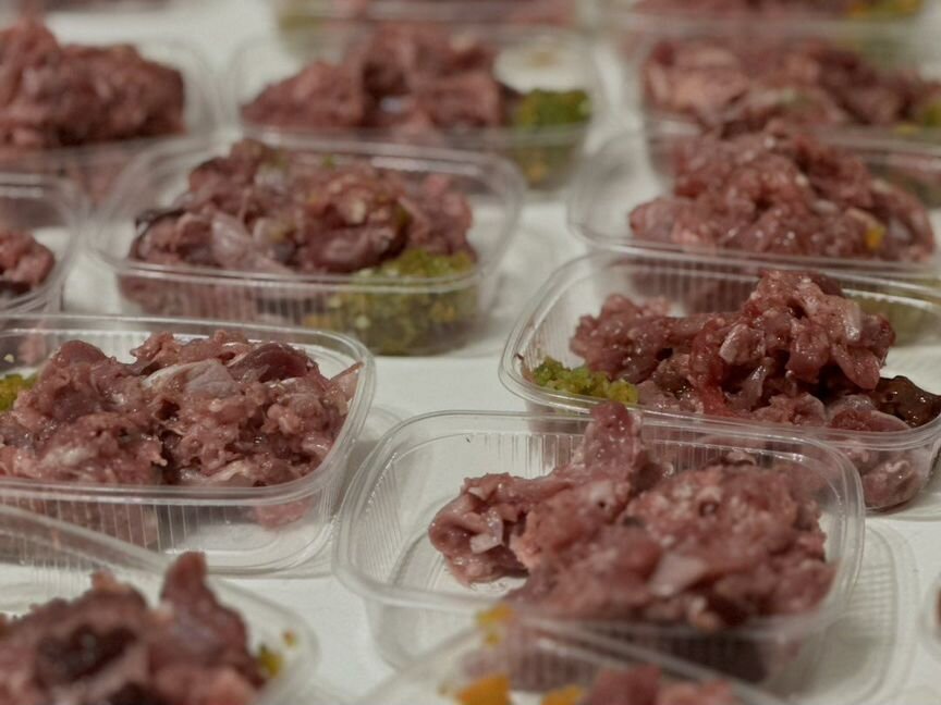 Свежее мясо для кошек и собак