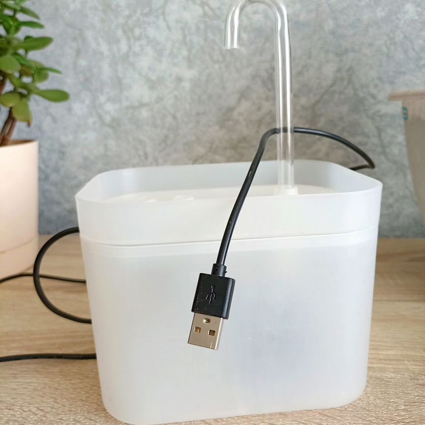 Продам фонтанчик для кошки