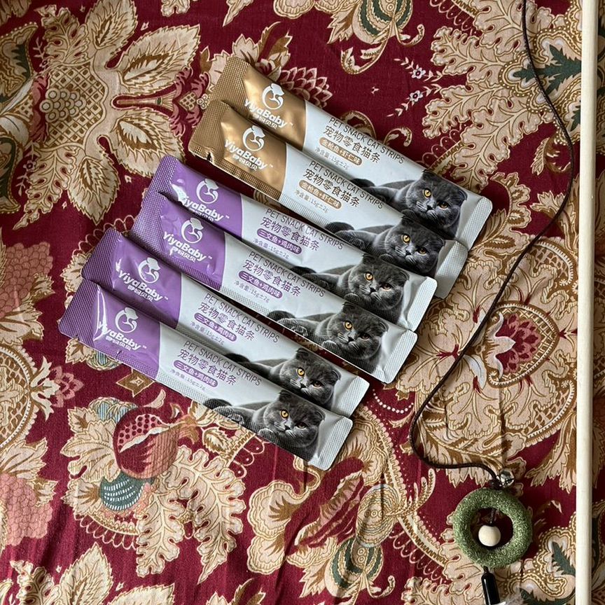 Крем лакомство и игрушка для кошек