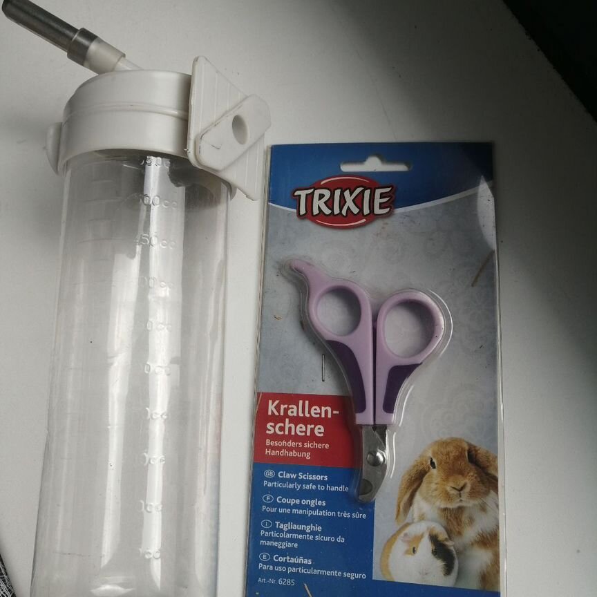 Поилка и кусачки для животных