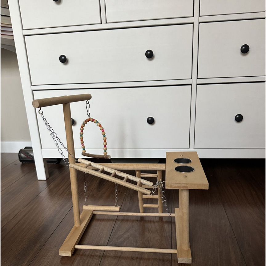 Игровой стенд для попугаев