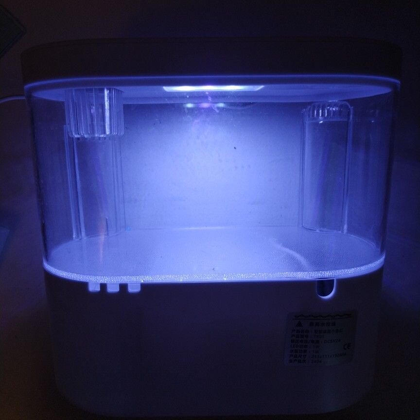Аквариум для рыбок с подсветкой