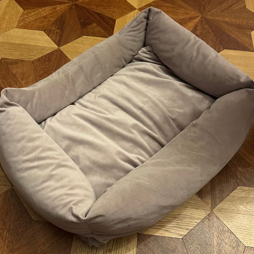 Лежанка для собак бу