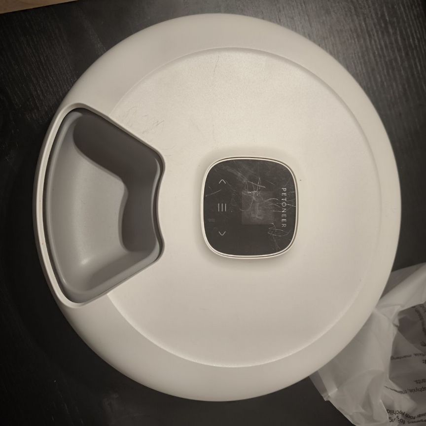 Автоматическая кормушка Petoneer NutriSpin Feeder