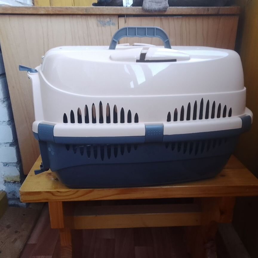 Переноска для кошек пластиковая