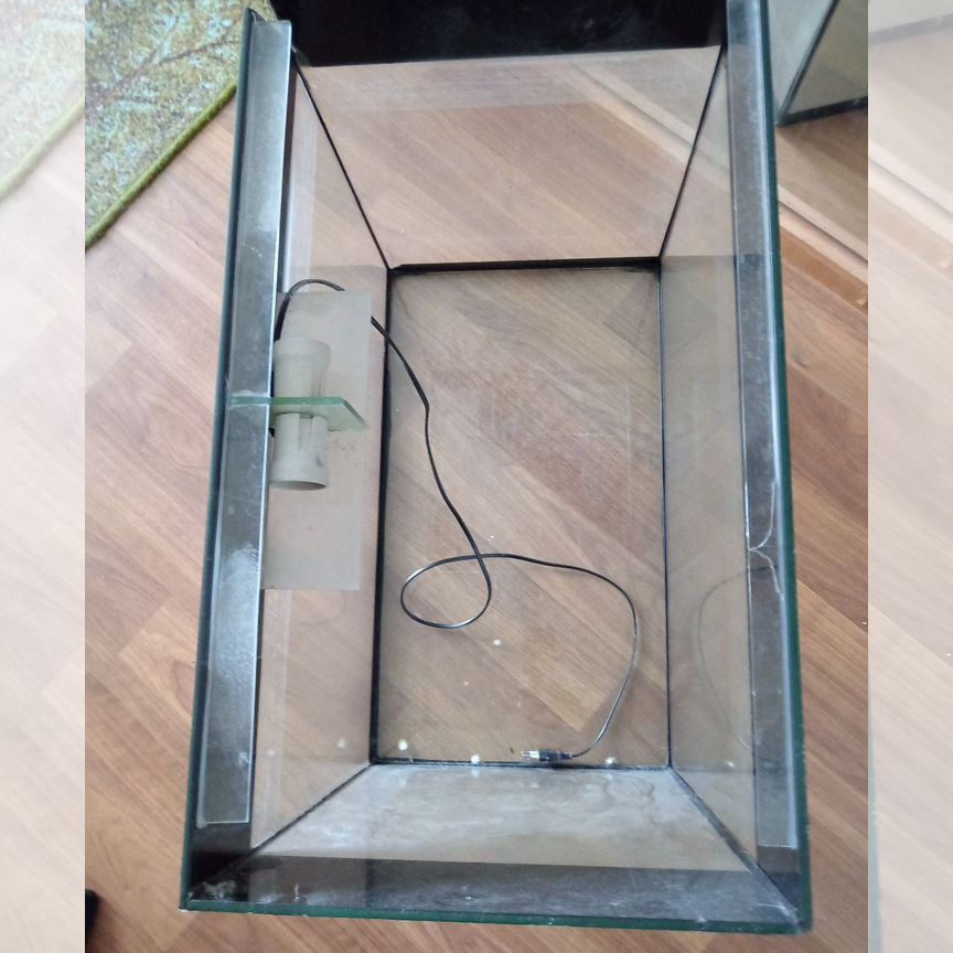 Продам аквариум с подсветкой