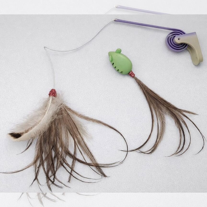 Игрушка для кошек 2в1 с перьями и колокольчиком