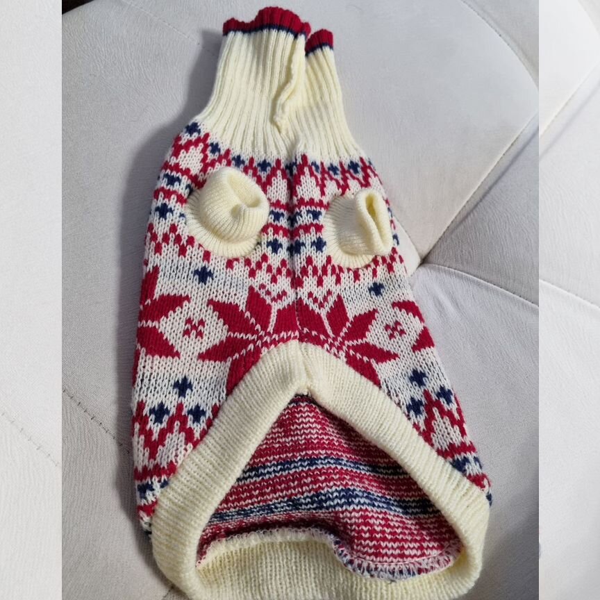 Кофта для небольшой собачки