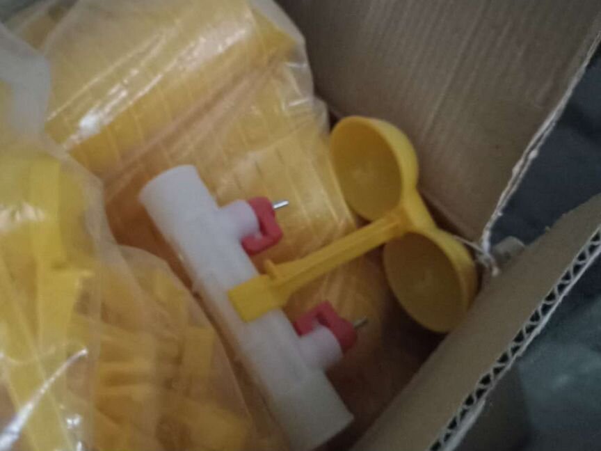 Нипельные поилки для кур