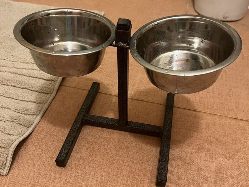 Миски на подставке для кормления мелких собачек