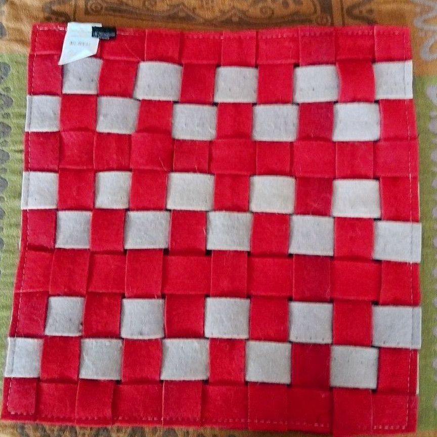 Лежанка для собаки войлок 45*45