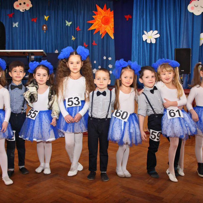 Танцы. Школа танцев. Мамы. Дети