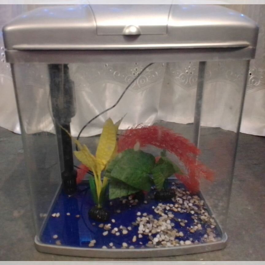 Аквариум 20 л; фильтр; свет