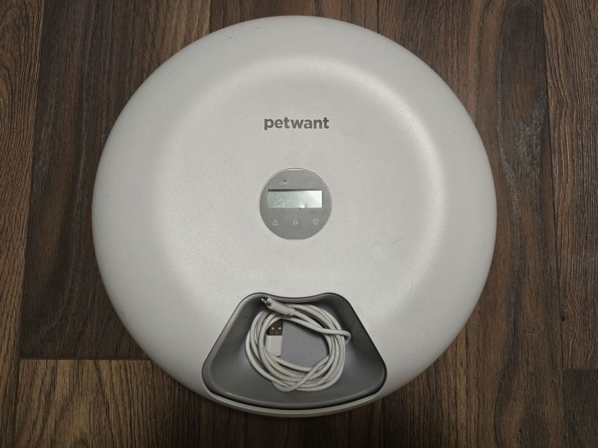 Автоматическая кормушка для собак Petwant