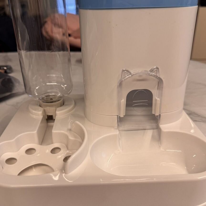 Автоматическая кормушка для кошек и собак