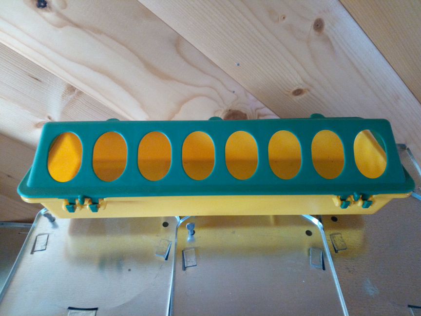 Кормушка для цыплят