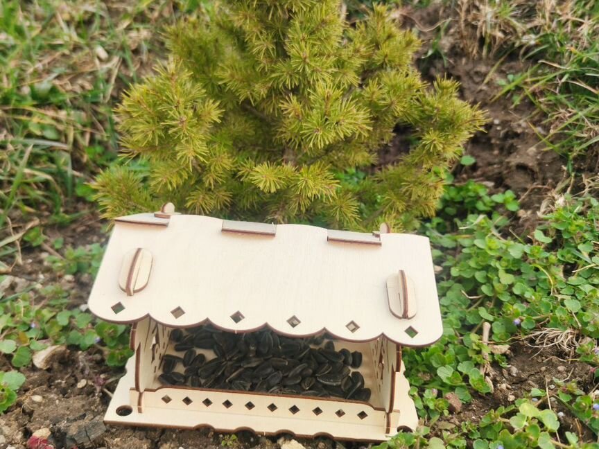 Кормушка для птиц из дерева