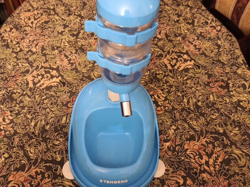 Поилка для собак и кошек "Сухие усы"