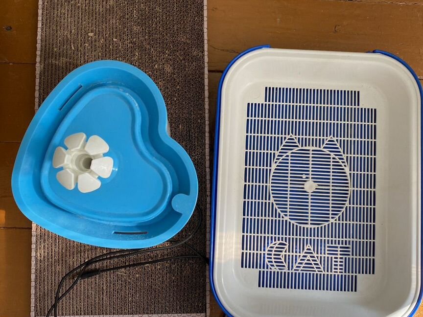 Фонтан поилка и лоток для кошек