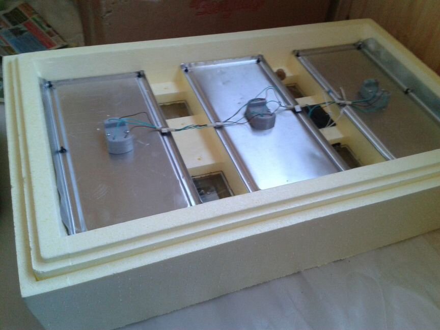 Инкубатор Золушка А-98 -12В автоматический на 98