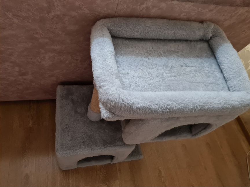 Лежанка для кошек с когтеточкой