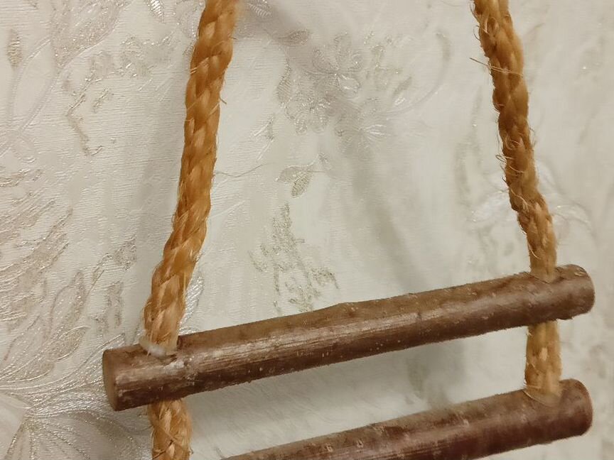 Игрушка для попугаев