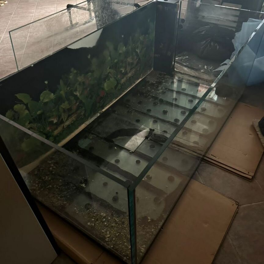 Аквариум 2,5м стумбой и светом