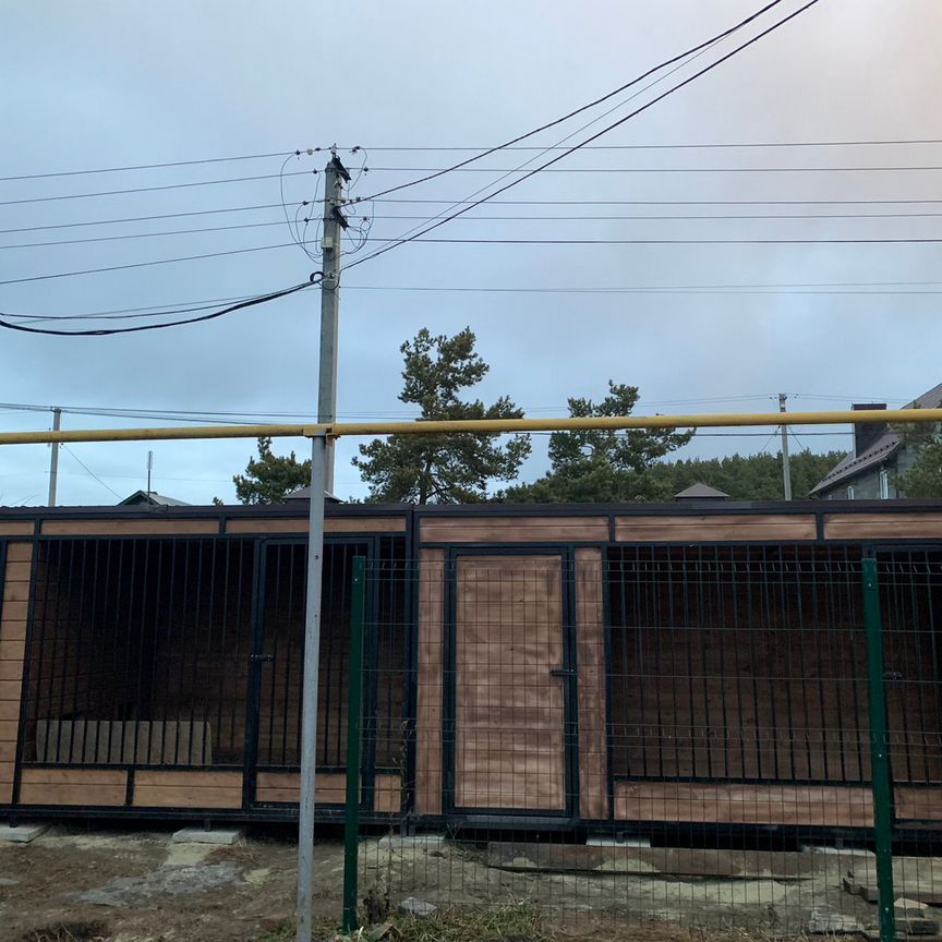 Вольер для собак с хозблоком