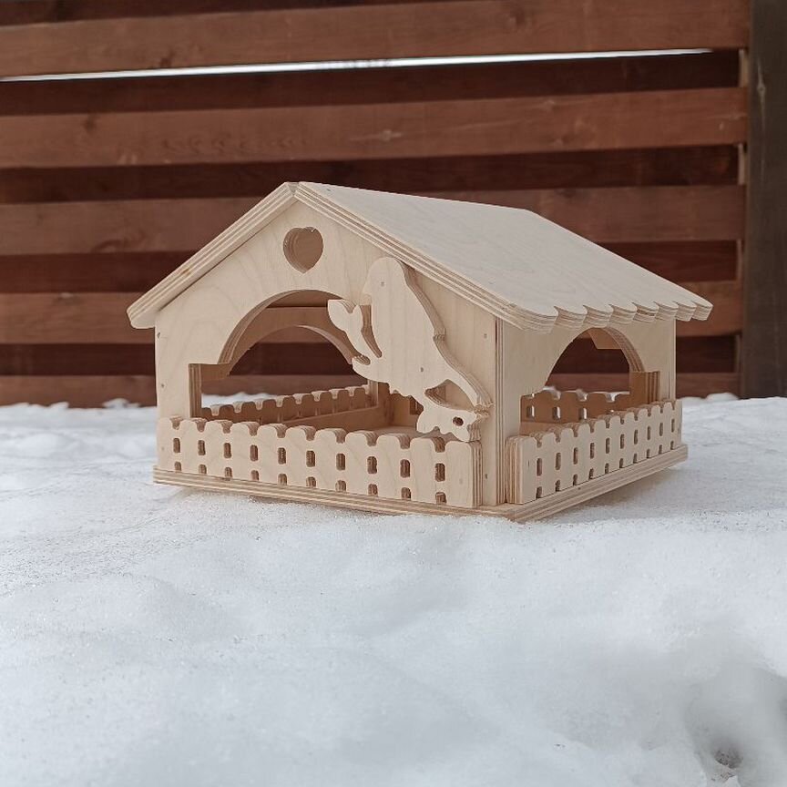 Кормушка для птиц из дерева
